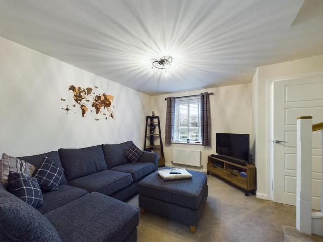 2 bedroom end of terrace house to rent