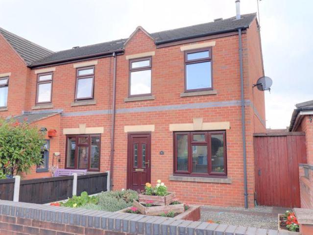 2 bedroom end of terrace house to rent