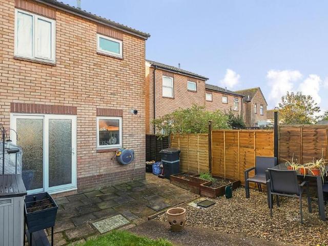 2 bedroom end of terrace house to rent