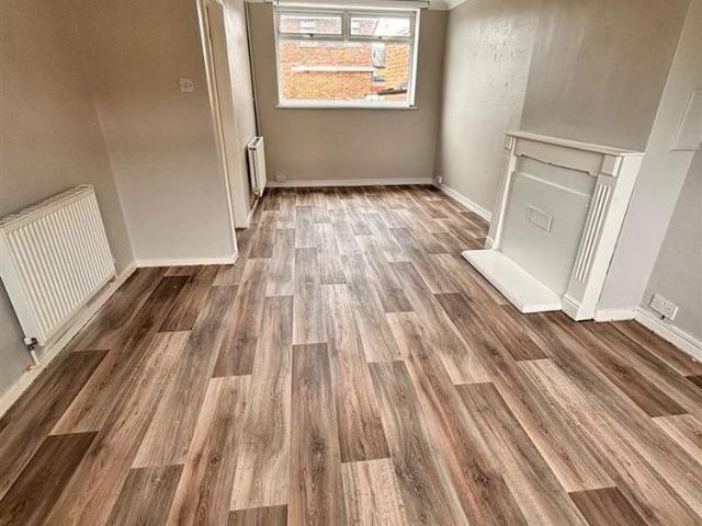 2 bedroom end of terrace house to rent
