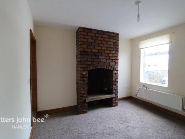 2 bedroom end of terrace house to rent