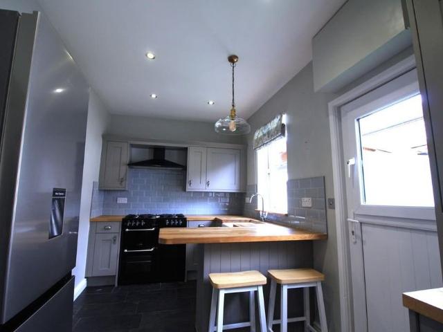 2 bedroom end of terrace house to rent