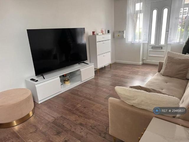 2 bedroom end of terrace house to rent