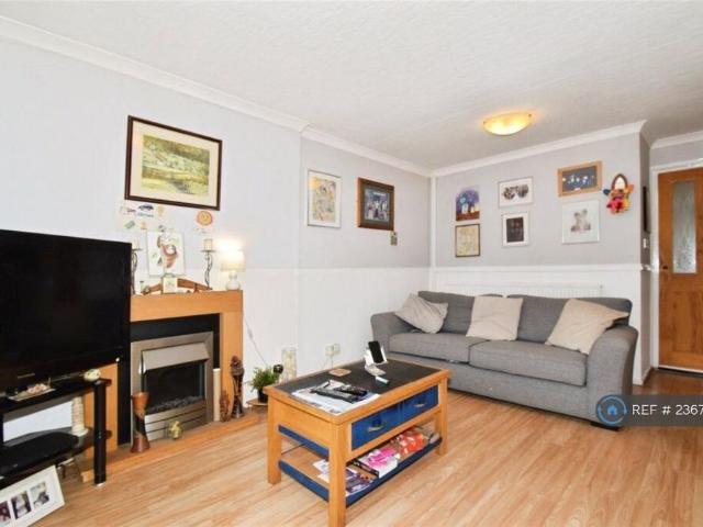 2 bedroom end of terrace house to rent