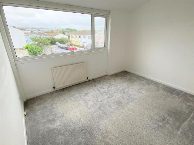 2 bedroom end of terrace house to rent