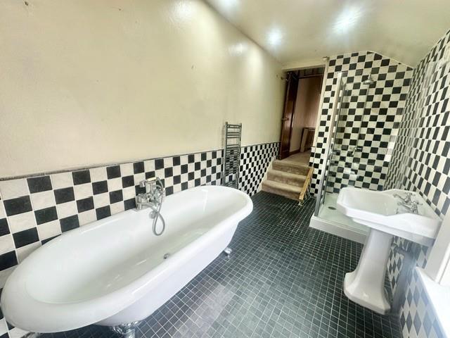 2 bedroom end of terrace house to rent