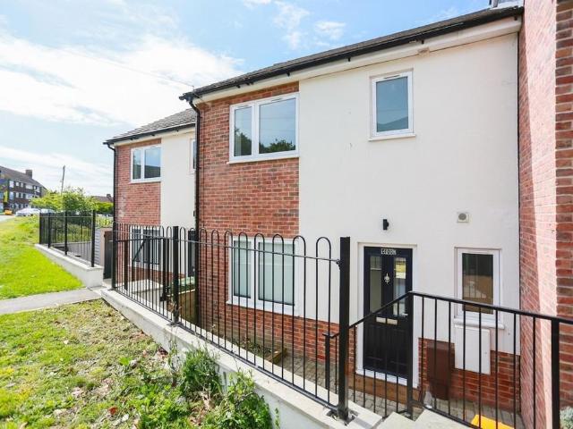 2 bedroom end of terrace house to rent
