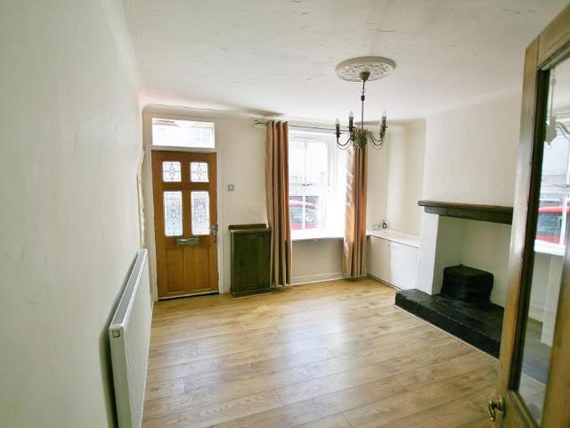 2 bedroom end of terrace house to rent