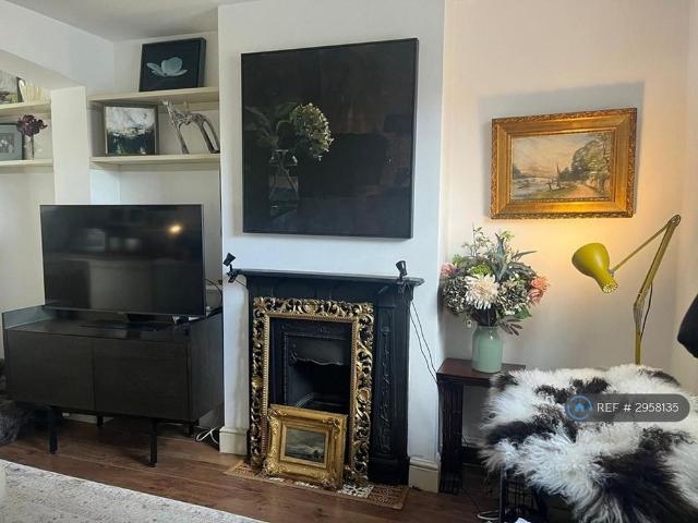 2 bedroom end of terrace house to rent