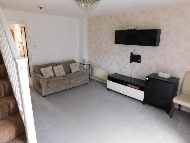 2 bedroom end of terrace house to rent