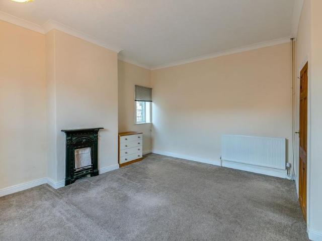 2 bedroom end of terrace house to rent