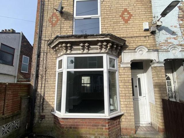 2 bedroom end of terrace house to rent