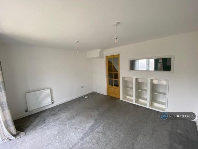 2 bedroom end of terrace house to rent