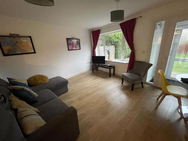 2 bedroom end of terrace house to rent