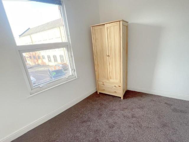2 bedroom end of terrace house to rent