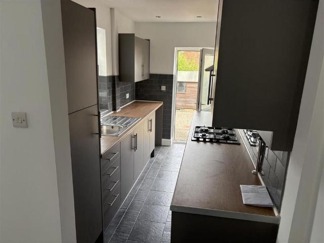2 bedroom end of terrace house to rent