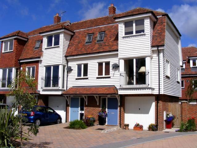 2 bedroom end of terrace house to rent