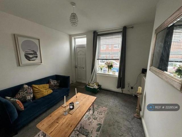 2 bedroom end of terrace house to rent