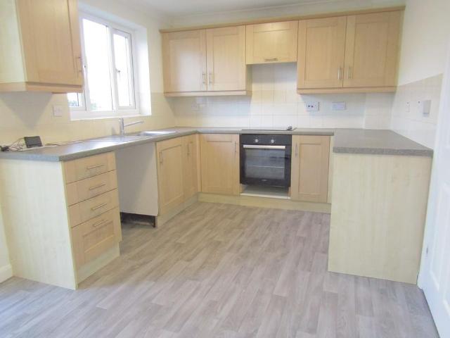 2 bedroom end of terrace house to rent