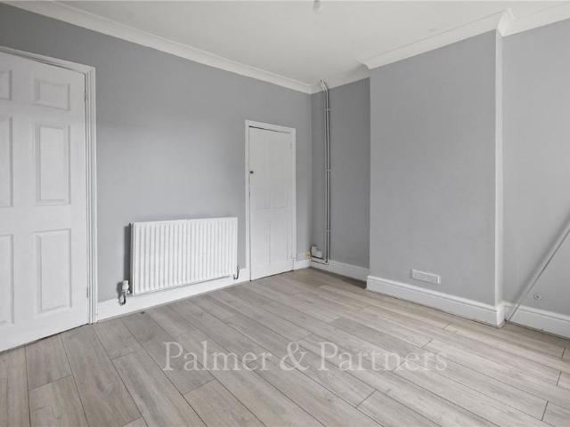 2 bedroom end of terrace house to rent