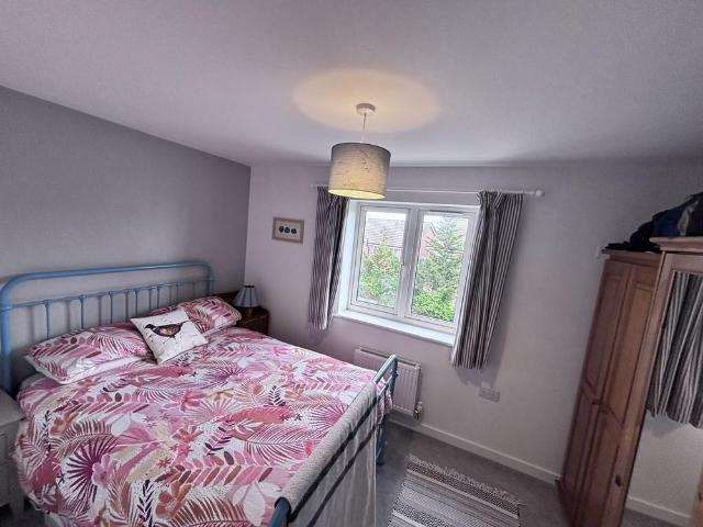 2 bedroom end of terrace house to rent