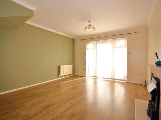 2 bedroom end of terrace house to rent