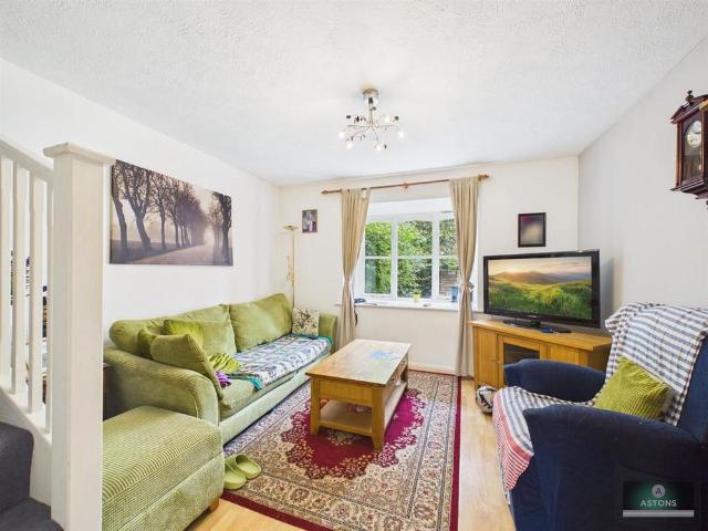 2 bedroom end of terrace house to rent