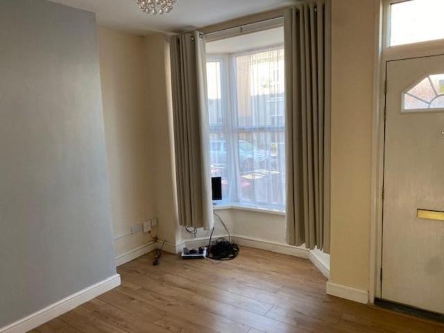 2 bedroom end of terrace house to rent