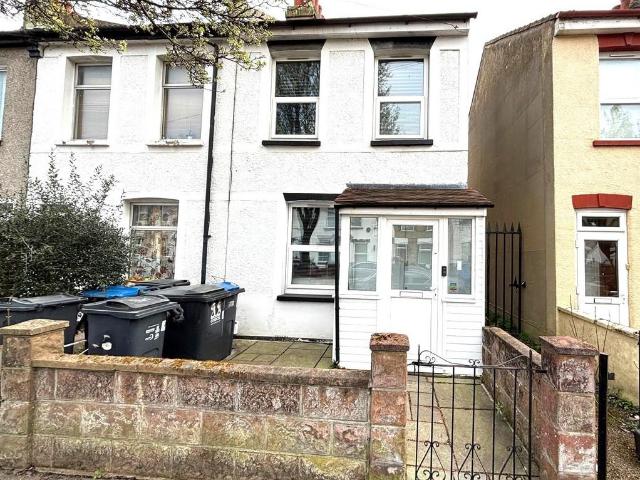 2 bedroom end of terrace house to rent