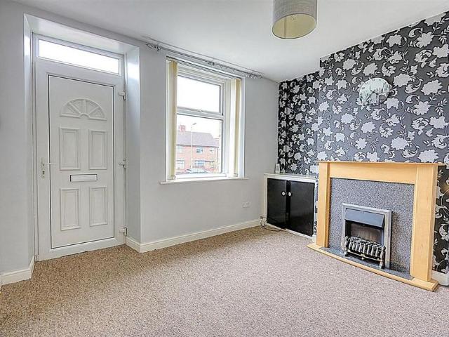 2 bedroom end of terrace house to rent