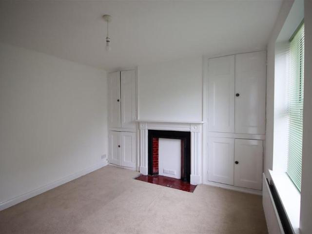 2 bedroom end of terrace house to rent