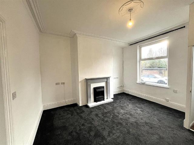 2 bedroom end of terrace house to rent