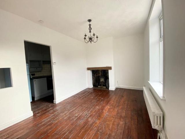 2 bedroom end of terrace house to rent