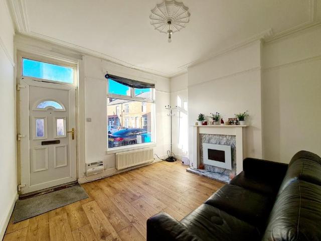 2 bedroom end of terrace house to rent
