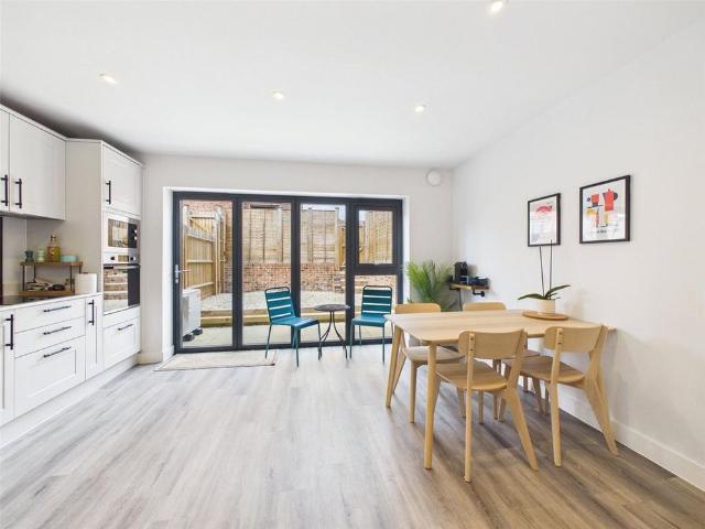 2 bedroom end of terrace house to rent