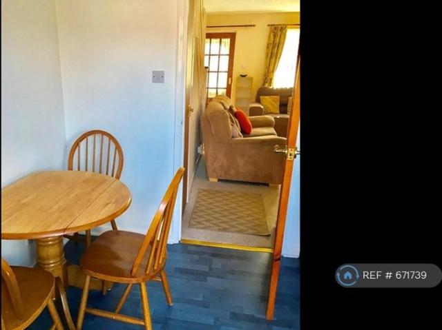 2 bedroom end of terrace house to rent