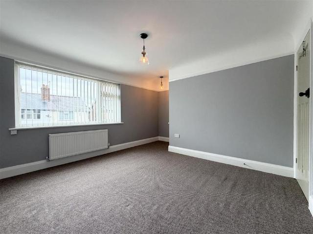 2 bedroom end of terrace house to rent