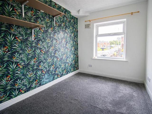 2 bedroom end of terrace house to rent