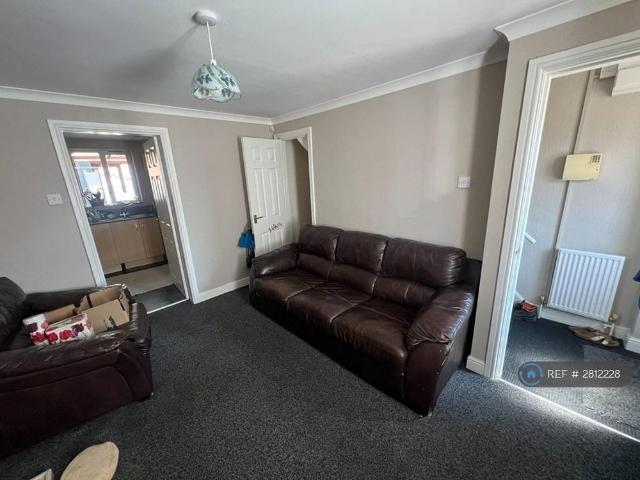2 bedroom end of terrace house to rent