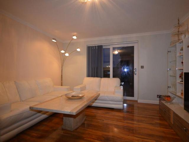 2 bedroom end of terrace house to rent