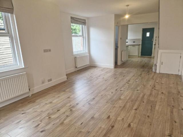 2 bedroom end of terrace house to rent