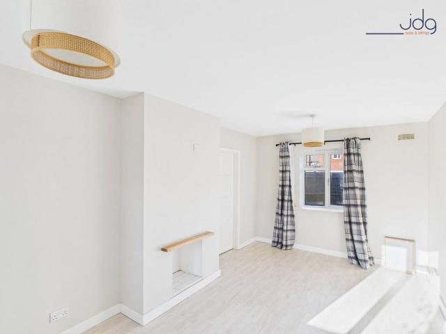 2 bedroom end of terrace house to rent