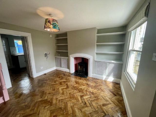 2 bedroom end of terrace house to rent