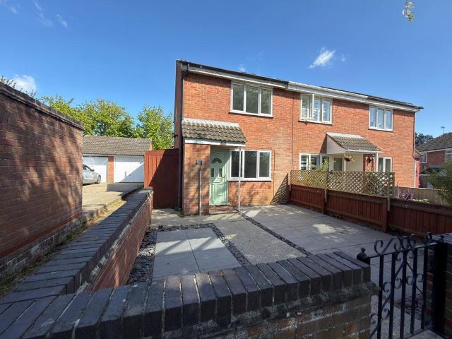 2 bedroom end of terrace house to rent