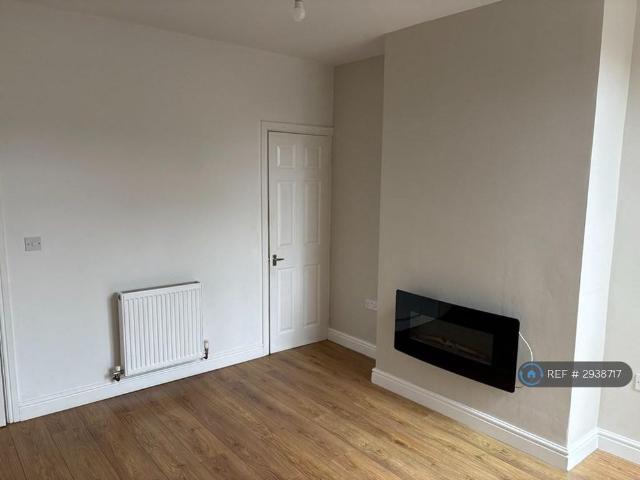 2 bedroom end of terrace house to rent