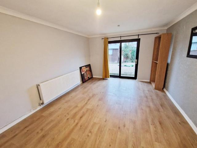 2 bedroom end of terrace house to rent