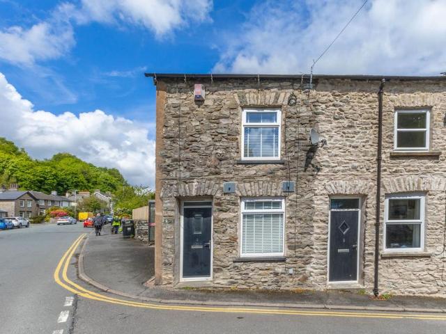 2 bedroom end of terrace house to rent