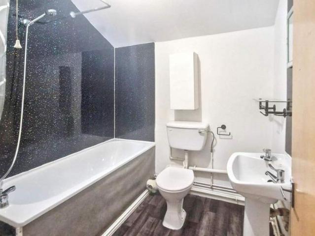 2 bedroom end of terrace house to rent