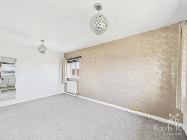 2 bedroom end of terrace house to rent