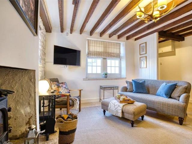 2 bedroom end of terrace house to rent